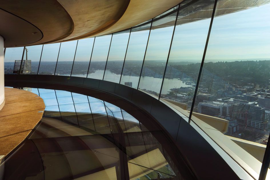 Seattle’s Iconic Landmark Wows With World’s First Revolving Glass Floor ...